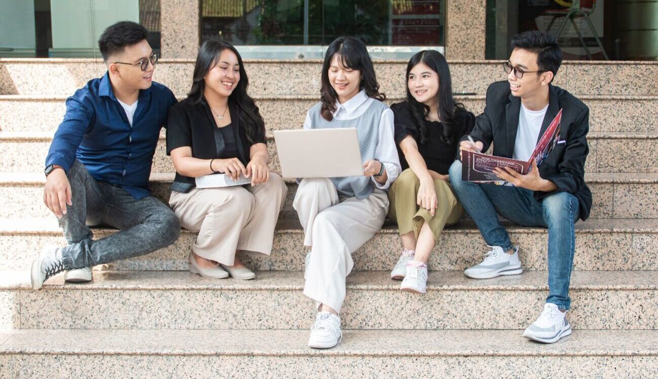 Landing Page - STMIK LIKMI